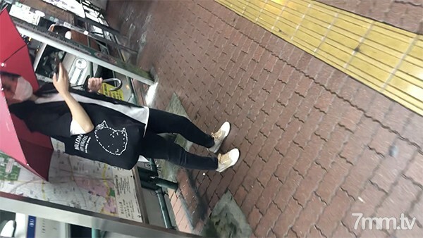 FC2-PPV-2020517 Yu's 18-year-old raw facial cumshot. Summer glitter! Facials twice on a black ...